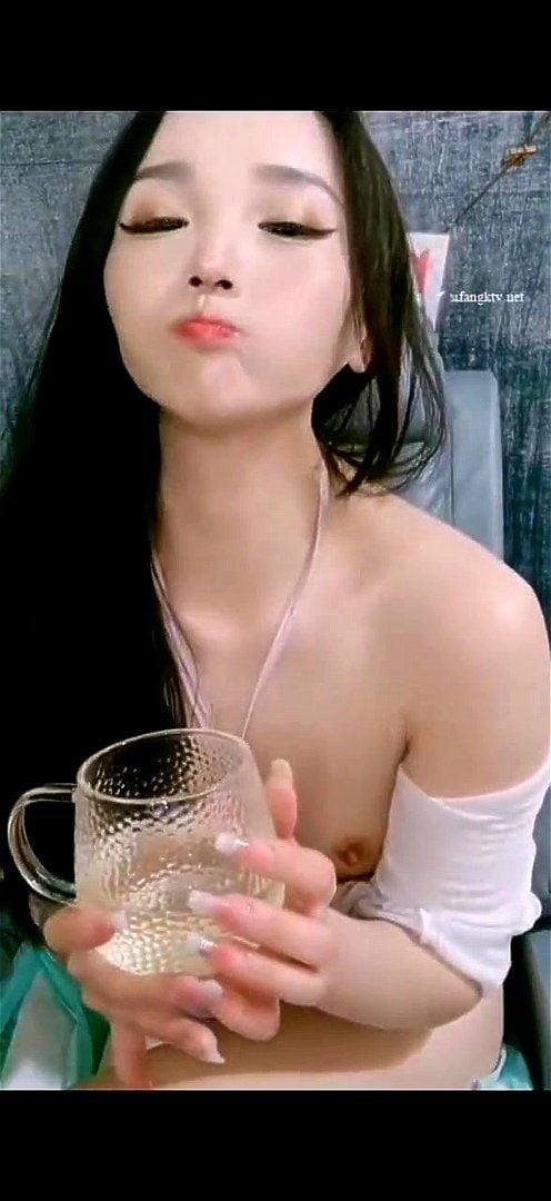 Watch オナニー 自分で噴出した潮をコップにためて飲む女 潮吹きオナニー オナニー 自撮り 潮吹きが半端ない女の子無修正 Porn Spankbang