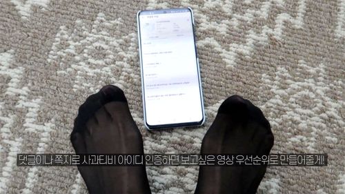 Watch 스타킹 신고 갑자기 다리 사이에 찢고 딜도로 자위함 분수 신음 지림 분수 Masturbation