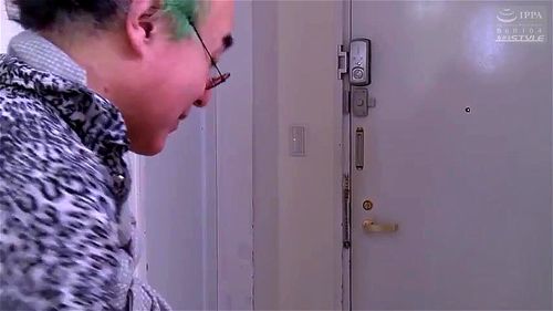 Watch 036人妻 いろは 働けない夫の為に生活の為に会社のお金に手を出した妻 人妻 成宮いろは Mature Porn